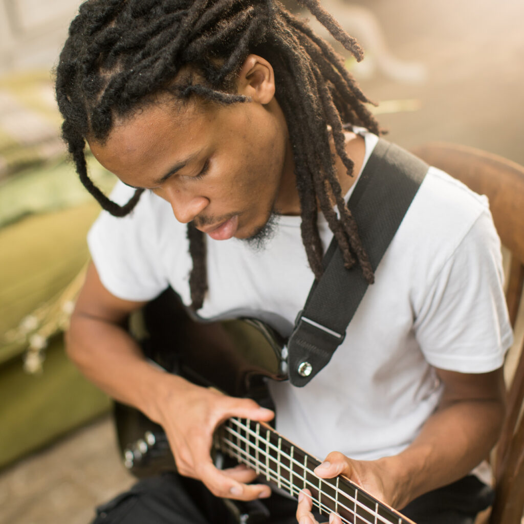 Apprends à jouer de la basse | Comment jouer de la basse | Yousician