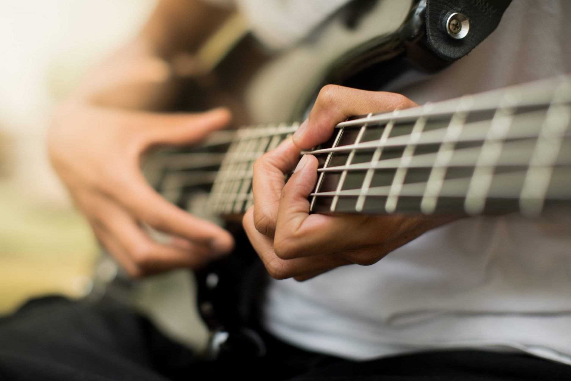 How To Play Bass Guitar Learn Bass In 8 Steps Yousician