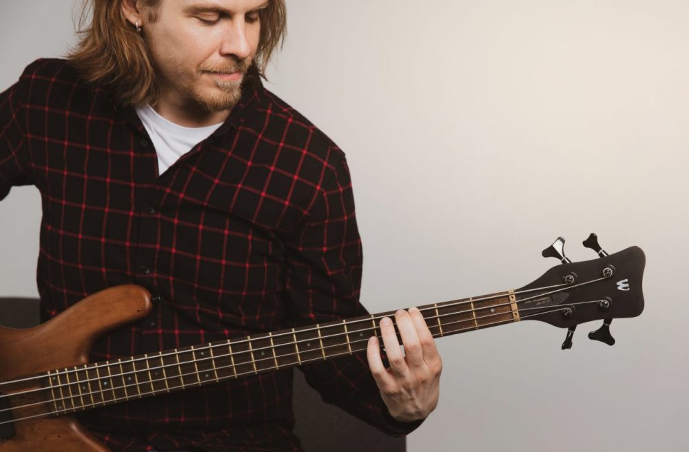 How to play bass guitar | Learn bass in 8 steps | Yousician