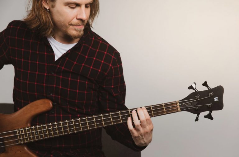 How to play bass guitar | Learn bass in 8 steps | Yousician