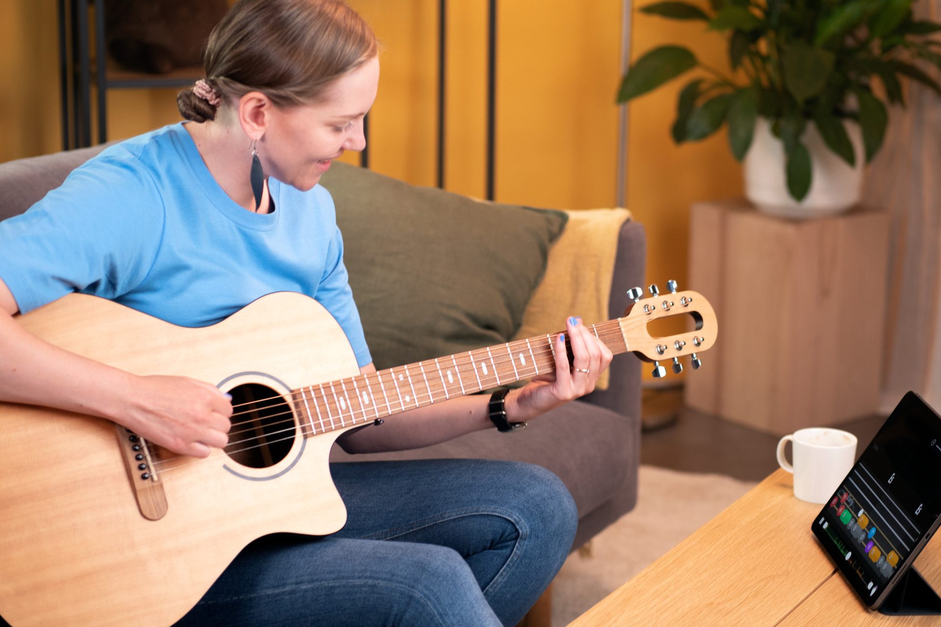 How to Tune a Guitar - The Ultimate Guide for Beginners