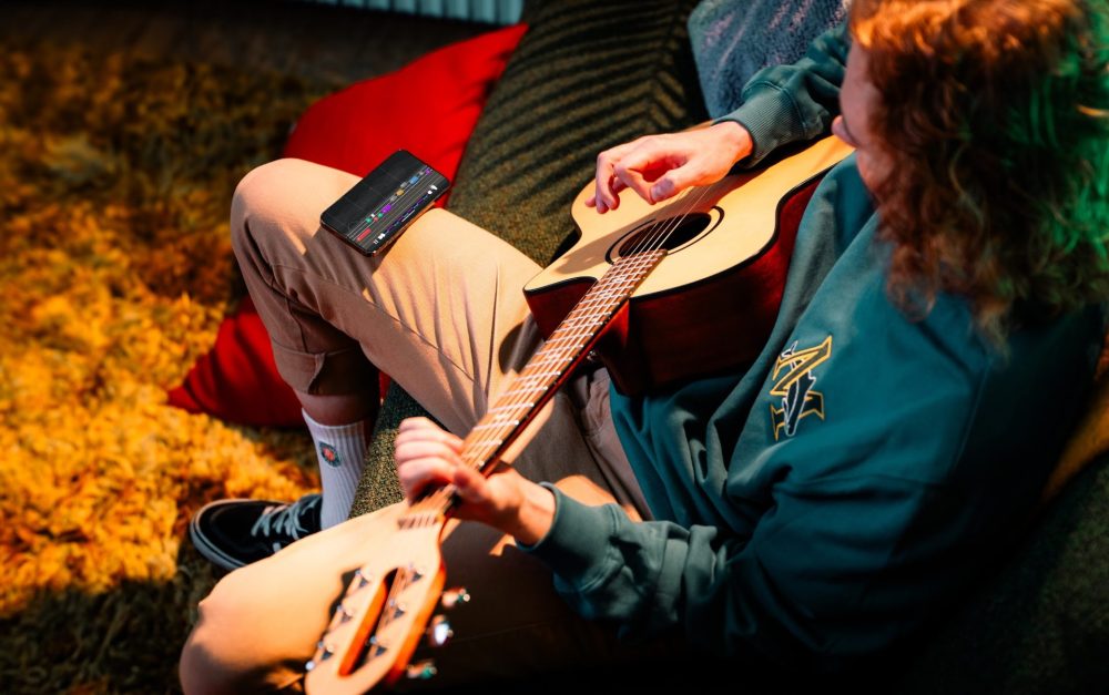How to Tune a Guitar - The Ultimate Guide for Beginners